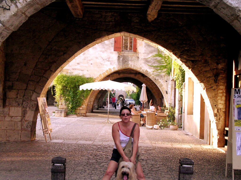 Monpazier, villa medieval | Súbete al paisaje
